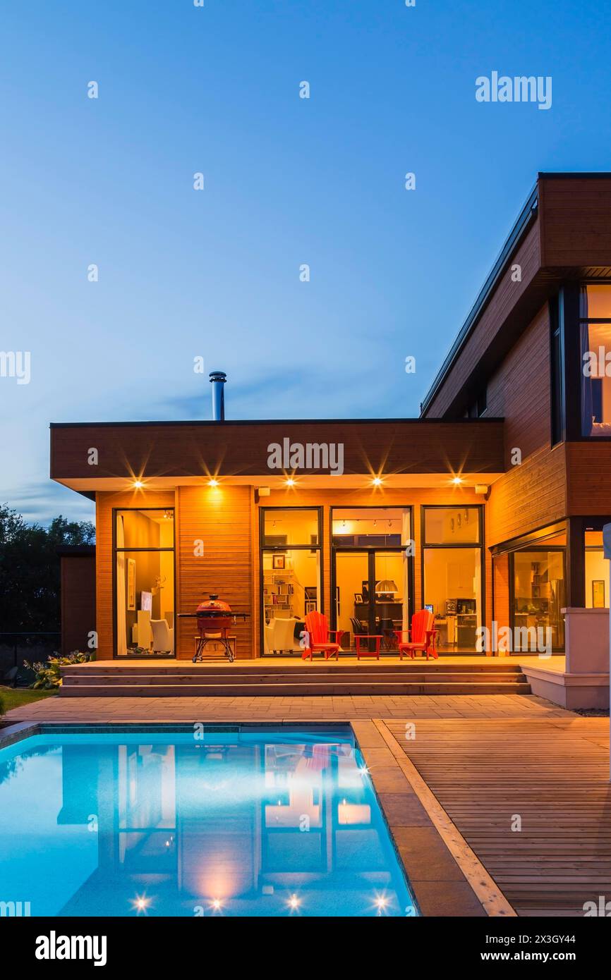 Modern cube style home with stained horizontal wood cladding and in ...