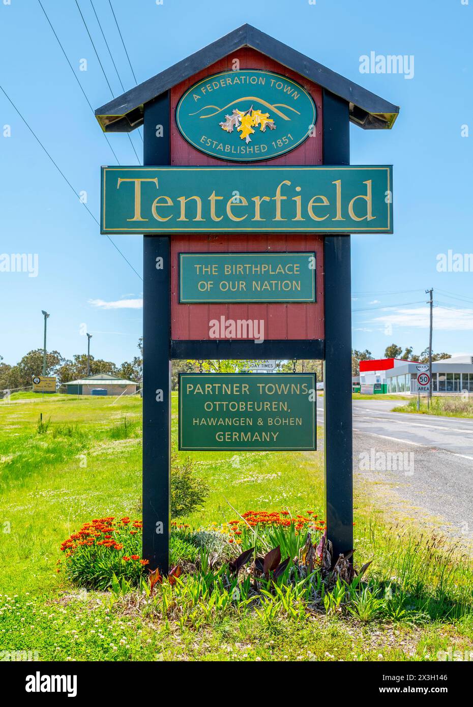 Welcome to Tenterfield sign at the northern entrance to Tenterfield ...