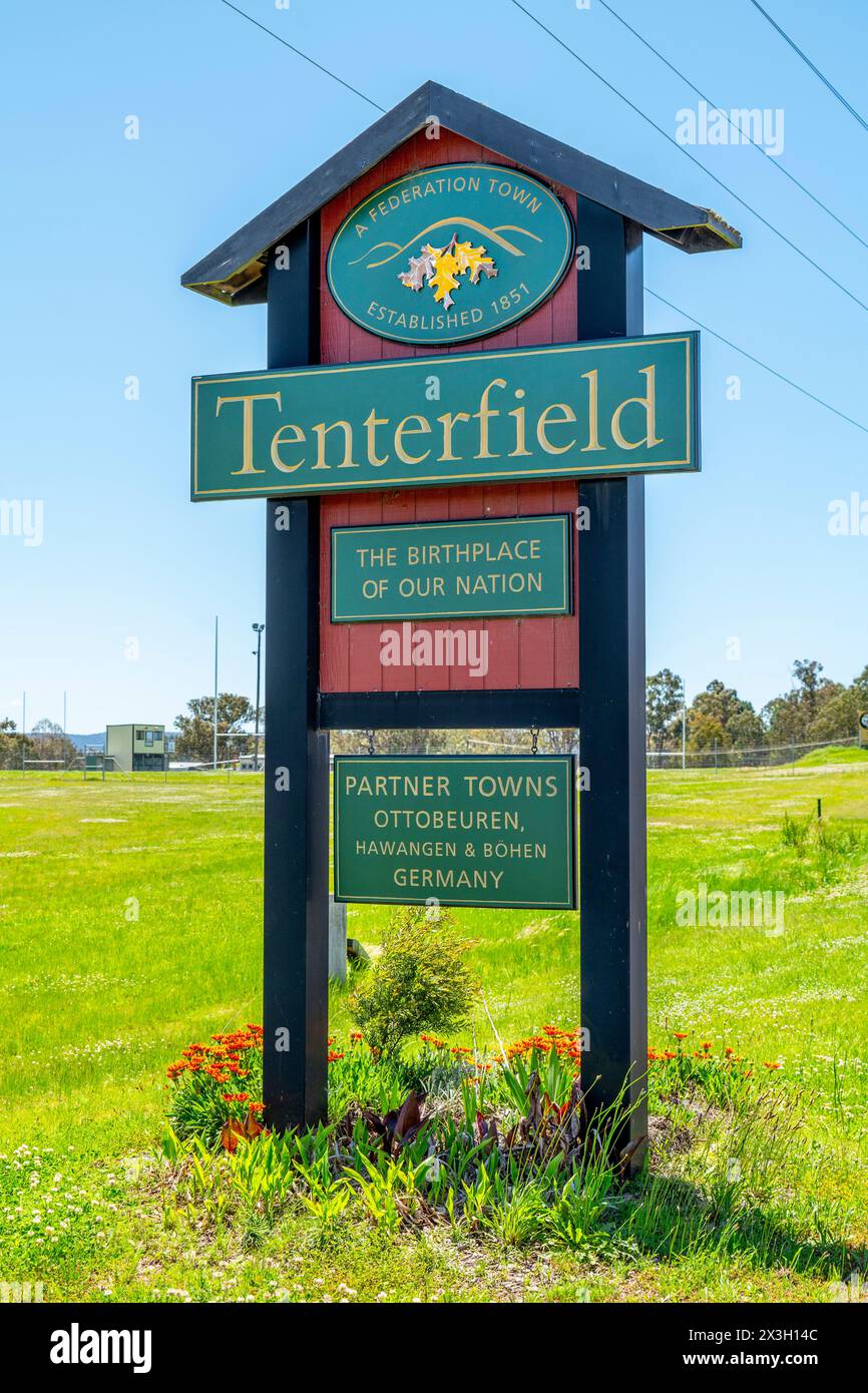 Welcome to Tenterfield sign at the northern entrance to Tenterfield ...