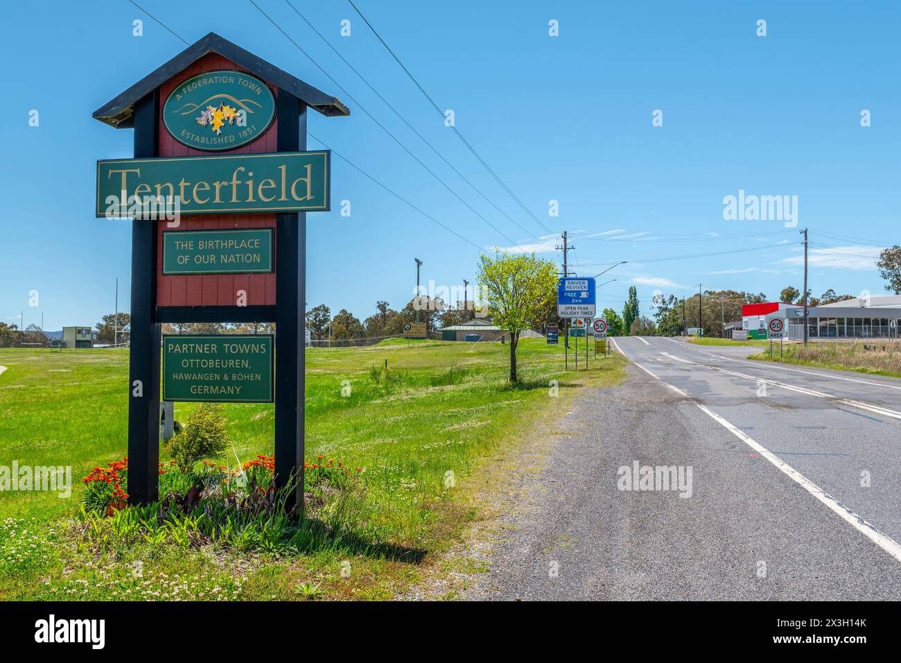 Welcome to Tenterfield sign at the northern entrance to Tenterfield ...