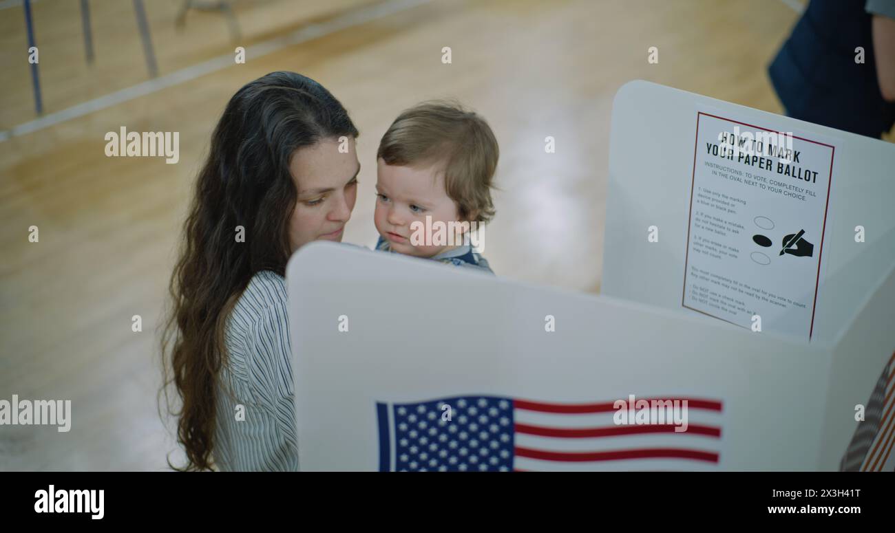 Voting booth united states kid hi-res stock photography and images - Alamy