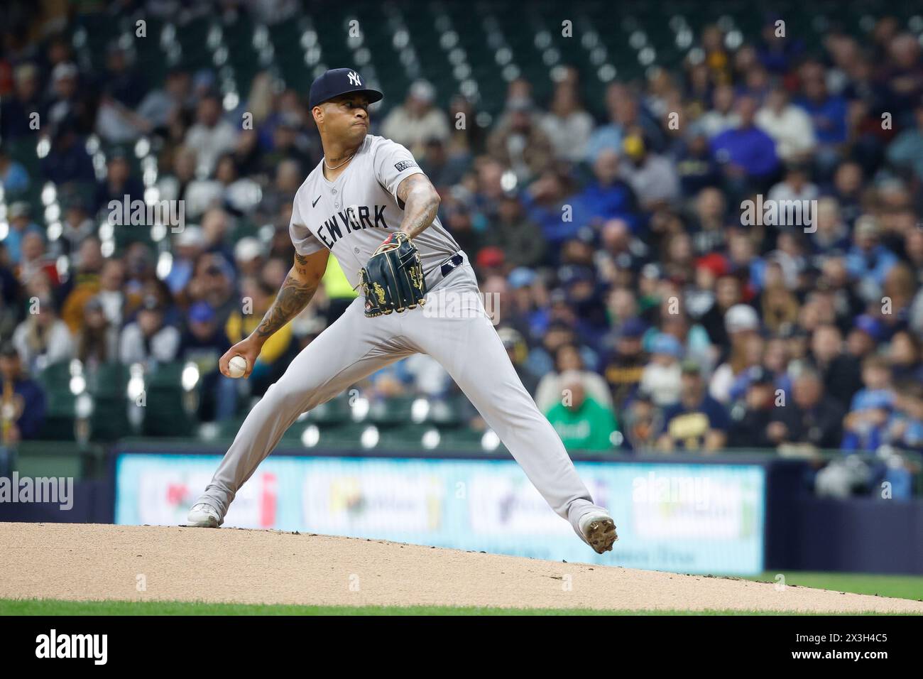 Milwaukee, WI, USA. 26th Apr, 2024. New York Yankees pitcher Luis Gil ...
