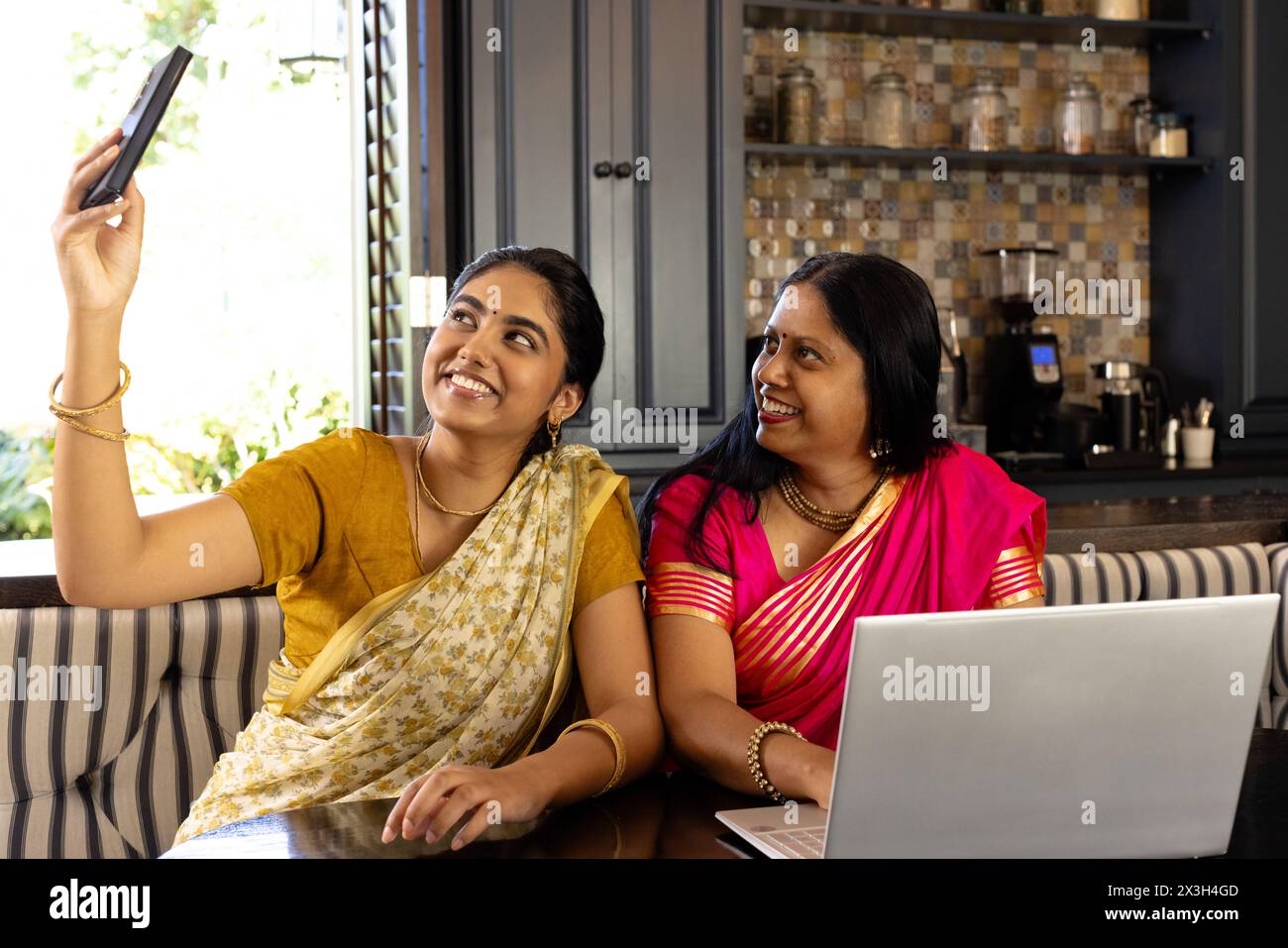 Indian selfie hi-res stock photography and images - Alamy