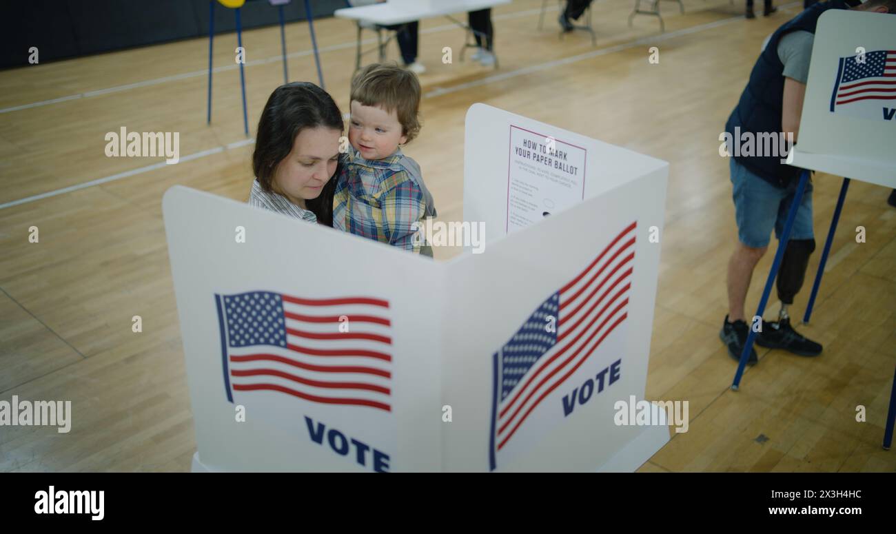 Voting booth united states child hi-res stock photography and images ...