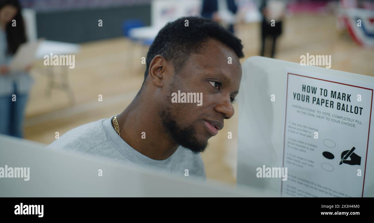 American voting station hi-res stock photography and images - Alamy