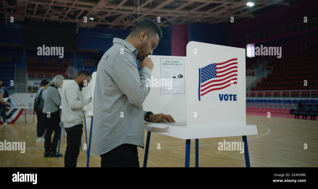 Us citizens voting african american hi-res stock photography and images ...