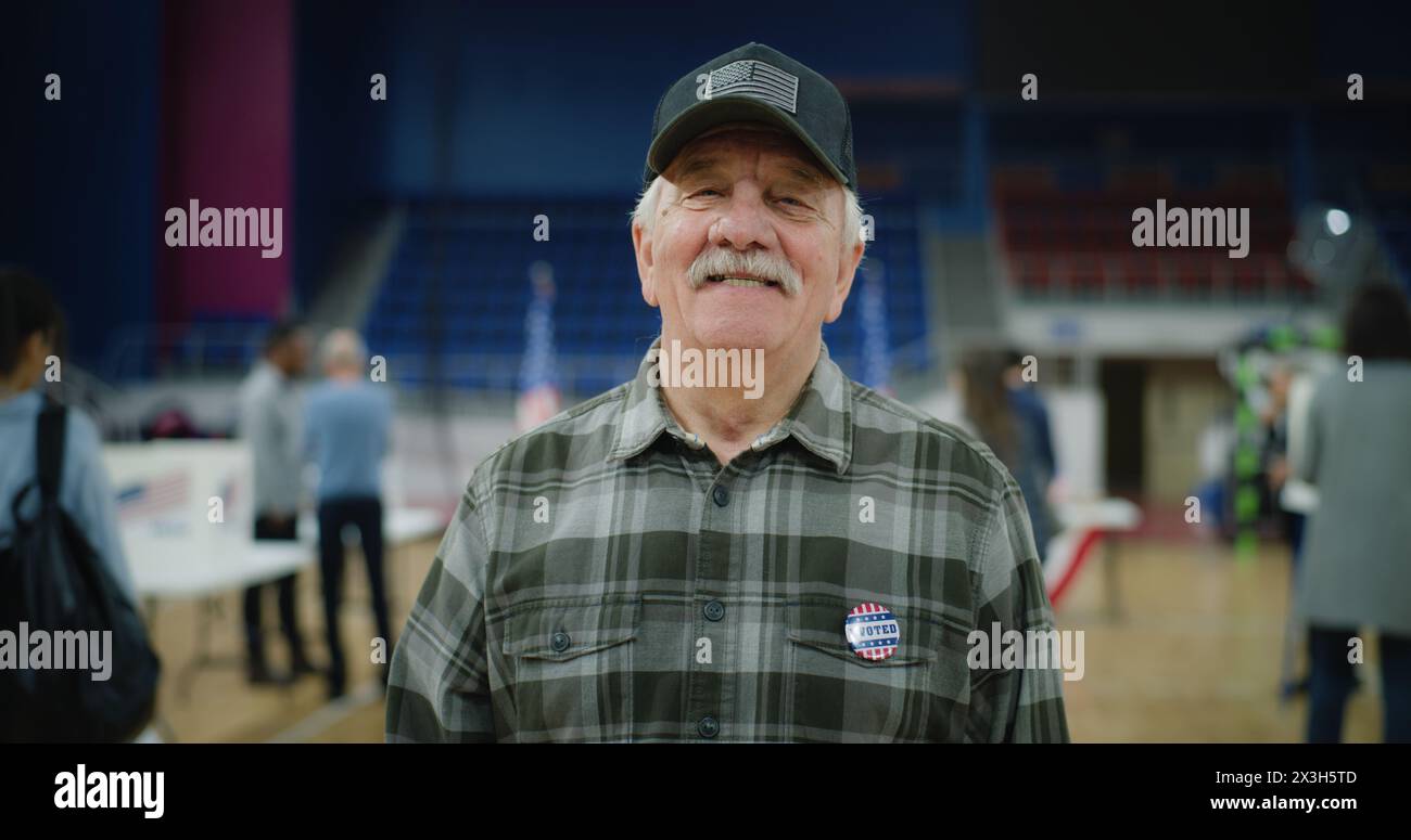 Portrait elderly man voter badge hi-res stock photography and images ...