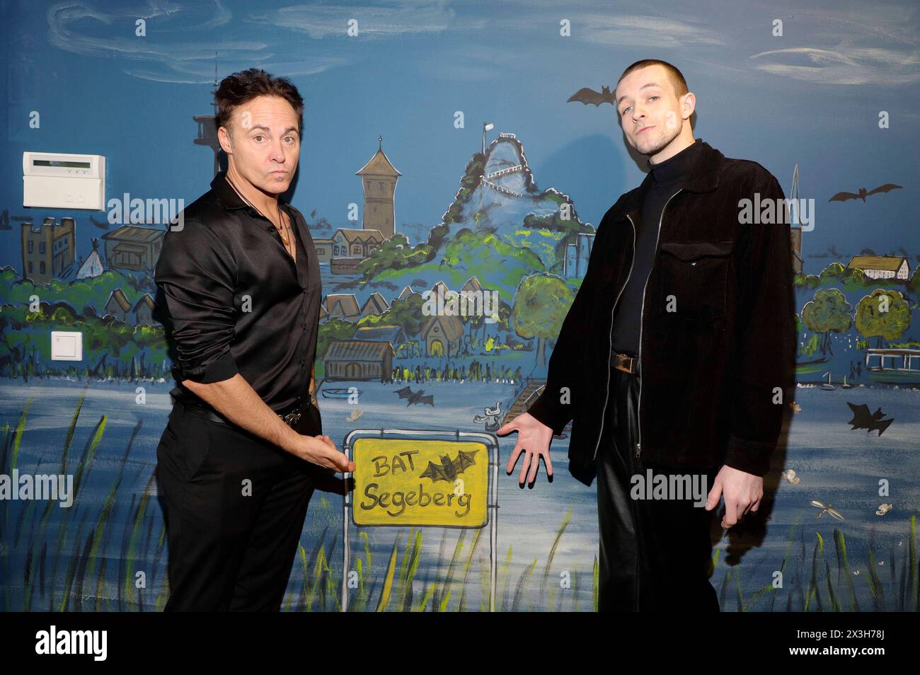 Rob Fowler und Jonas Steppe, Darsteller aus dem Musical Tanz der ...