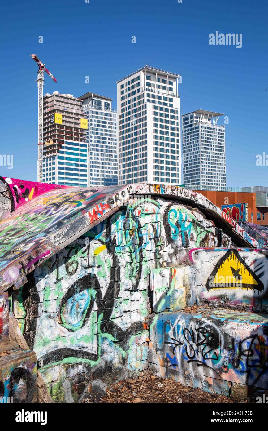 Graffiti covered structures hi-res stock photography and images - Alamy