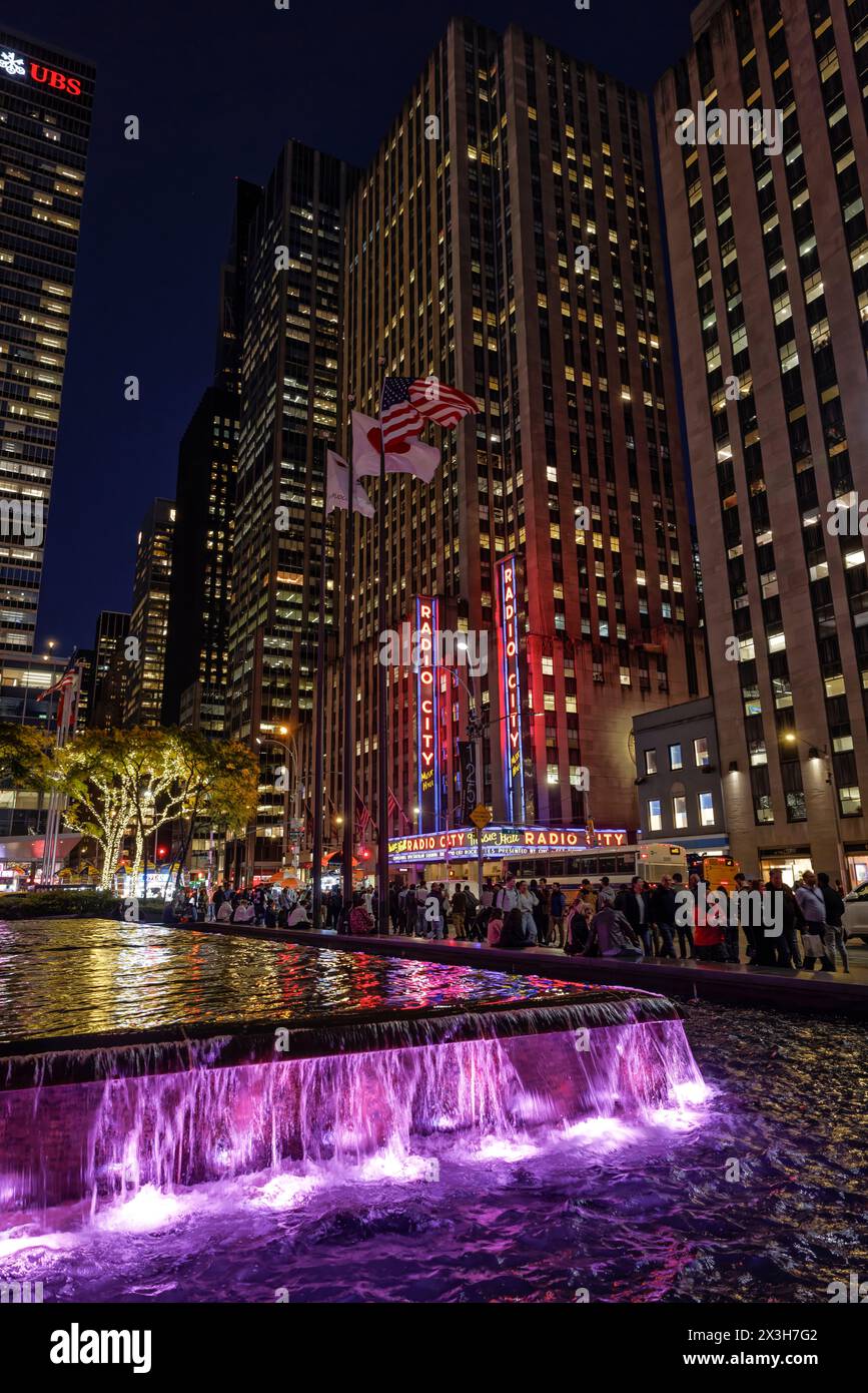 Fountain outside Avenue of the Americas building on 6th Avenue, Midtown ...