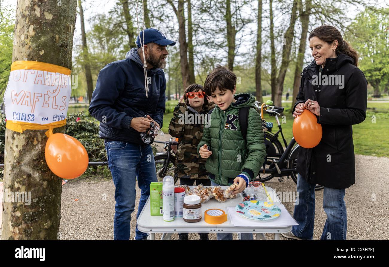 AMSTERDAM - Children and their parents take position at the free market ...