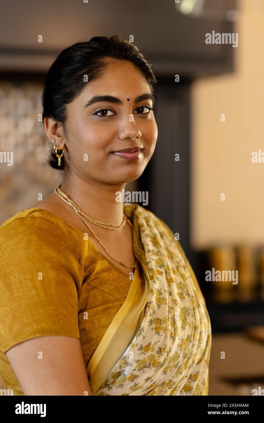 Beautiful indian saree woman hi-res stock photography and images - Alamy