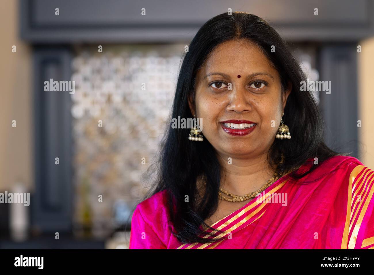 Beautiful woman in saree hi-res stock photography and images - Alamy