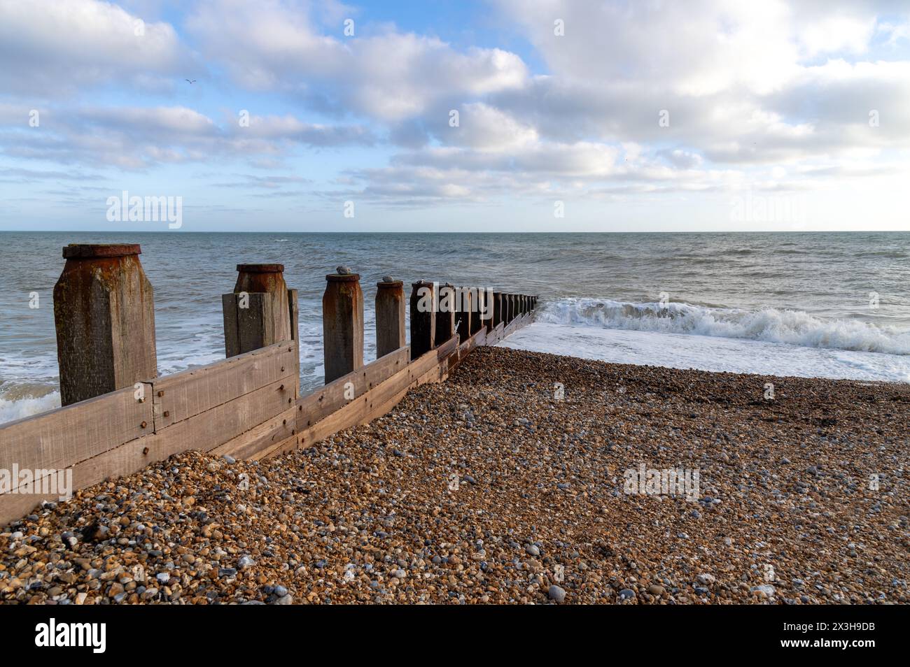 Groynes on shingle beach hi-res stock photography and images - Alamy