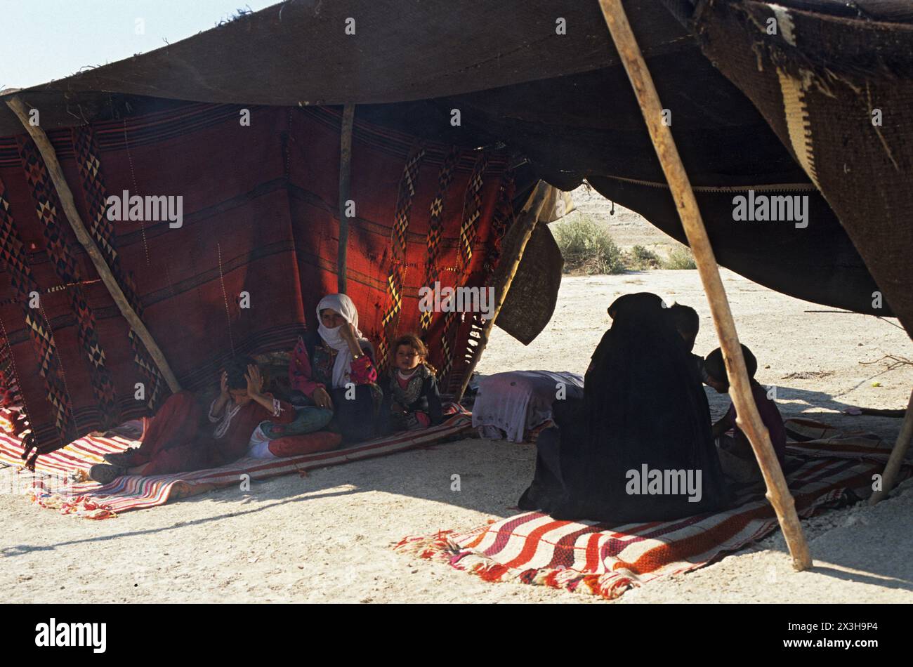 Bedouin traditional clothes hi-res stock photography and images - Alamy