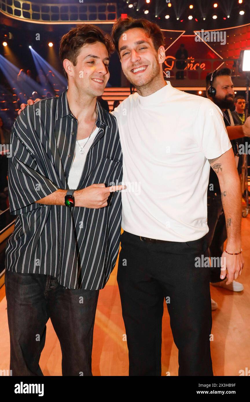 Aaron Keller und Joshua Keller in der achten Live-Show der 17. Staffel ...