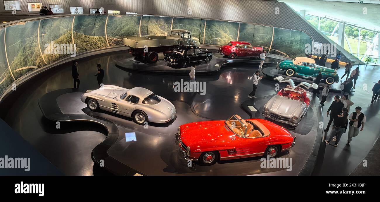 Mercedes benz car display in hi-res stock photography and images - Alamy