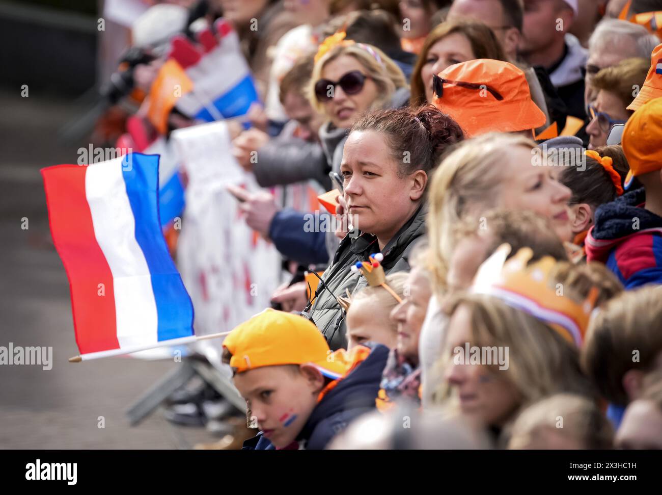EMMEN - Orange fans have taken a place along the route that the royal ...