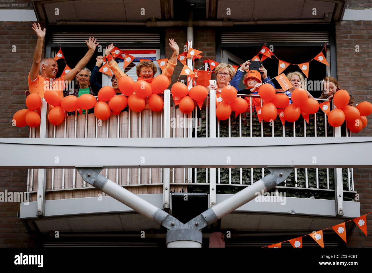 EMMEN - Orange fans have taken a place along the route that the royal ...