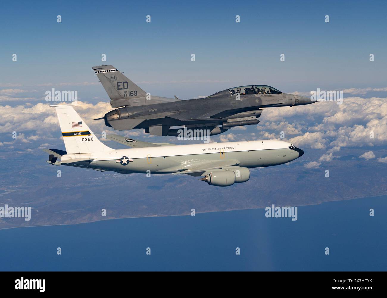 Edwards air force base aerial hi-res stock photography and images - Alamy