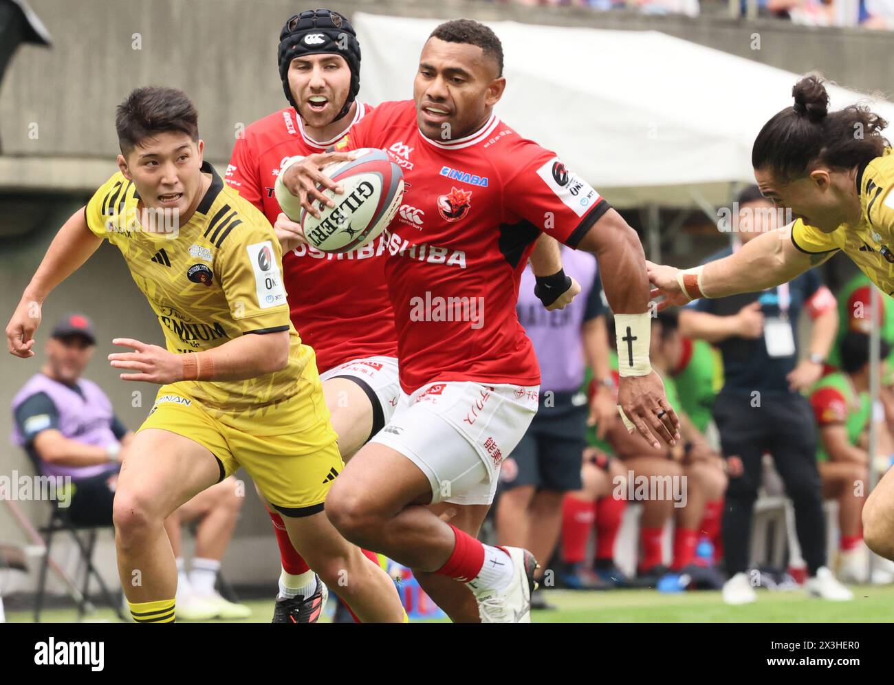Tokyo, Japan. 27th Apr, 2024. Toshiba Brave Lupus Tokyo wing Jone ...