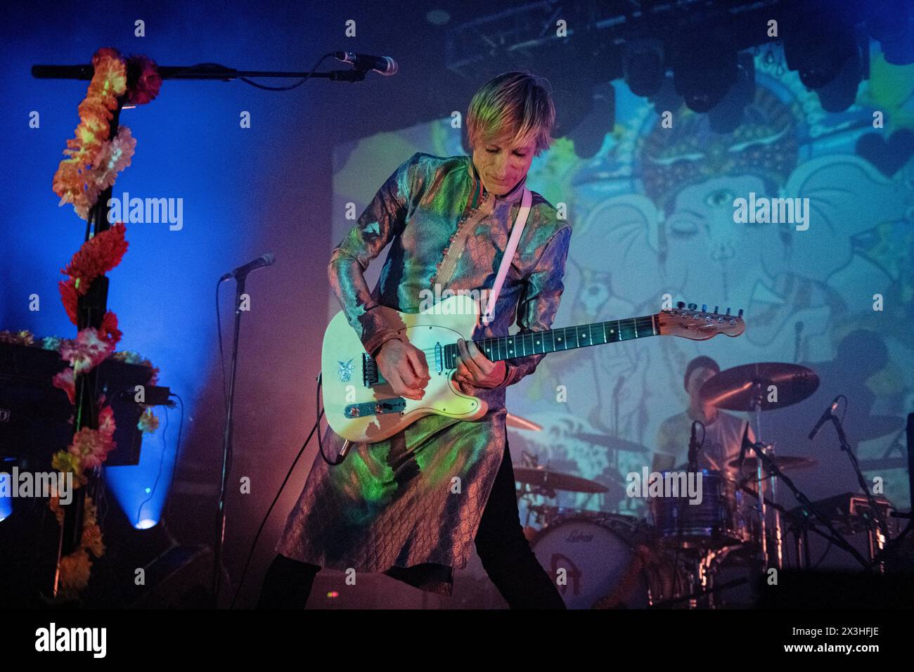 Lead singer of kula shaker hi-res stock photography and images - Alamy