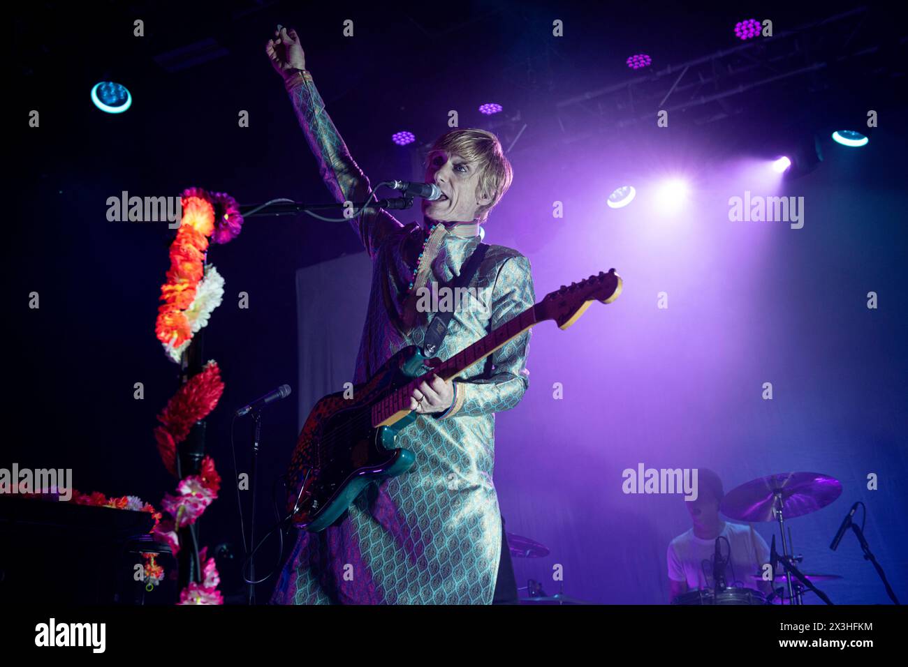 Lead singer of kula shaker hi-res stock photography and images - Alamy