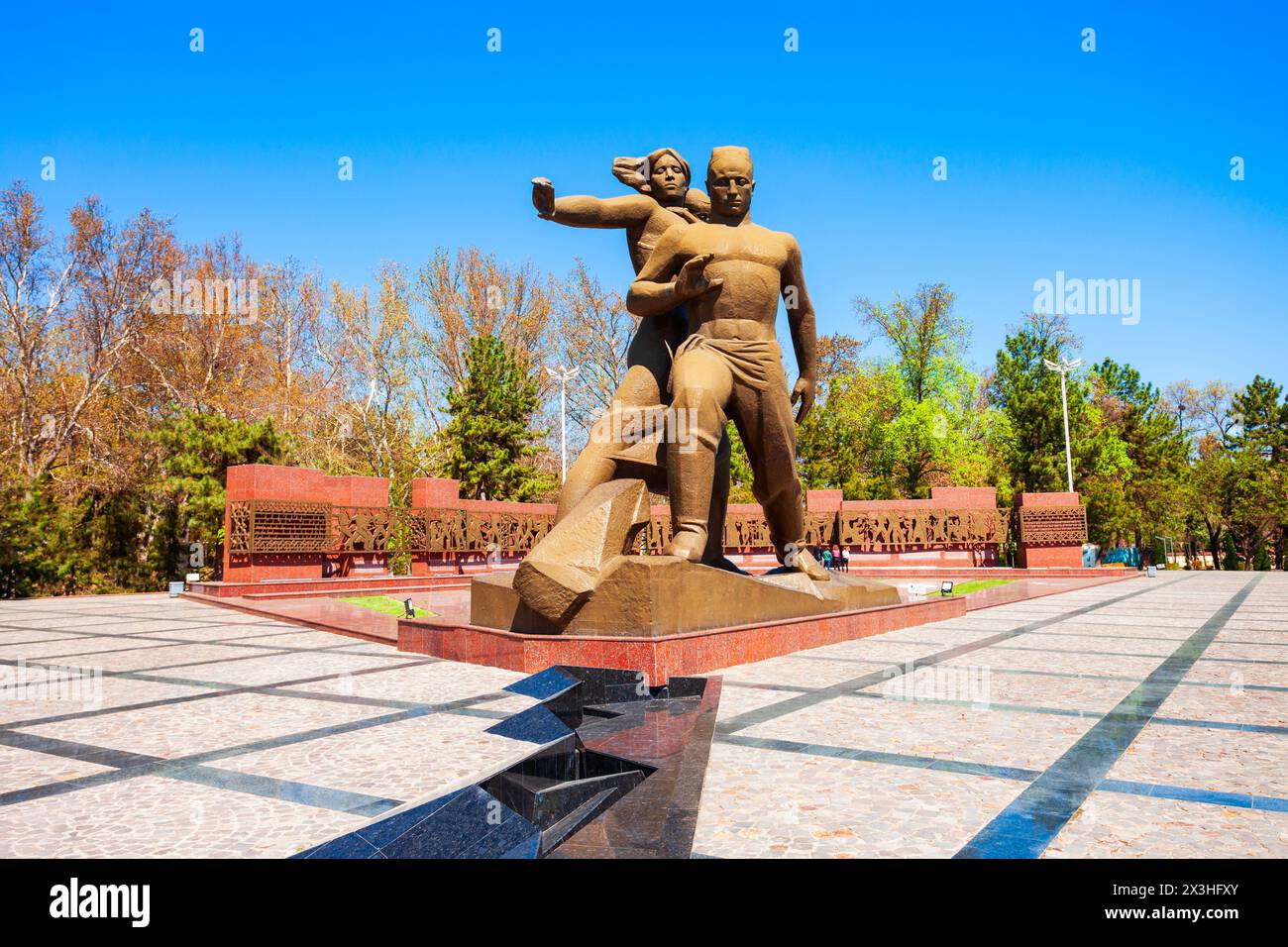 Earthquake courage monument tashkent uzbekistan hi-res stock ...