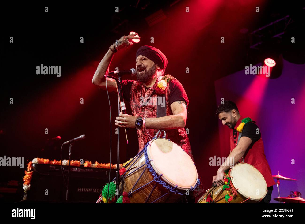 Live gig india hi-res stock photography and images - Alamy
