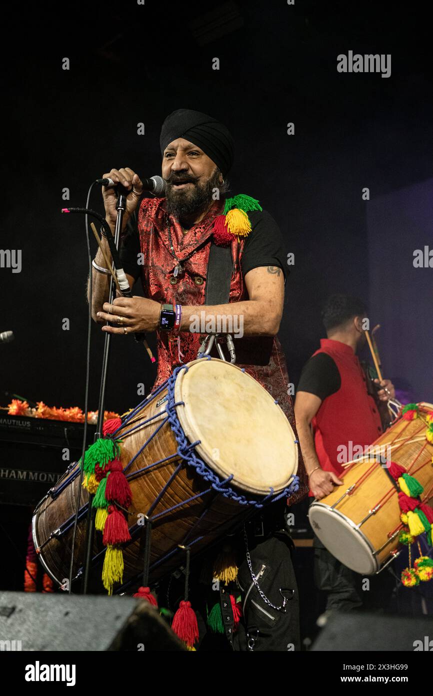 Live gig india hi-res stock photography and images - Alamy
