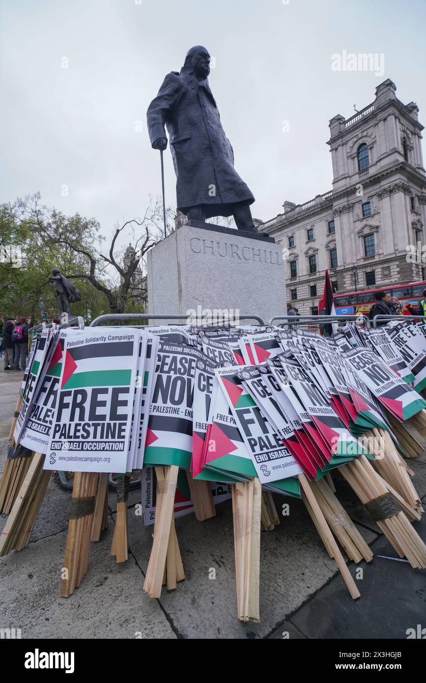 London, UK. 27 April, 2024. Free Palestine signs are placed at the Sir ...