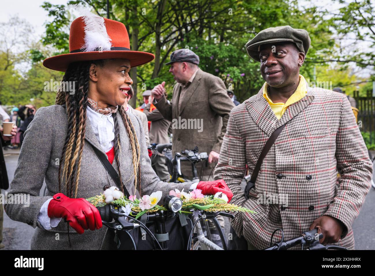London, UK, 27th April 2024. Participants at the early morning start ...