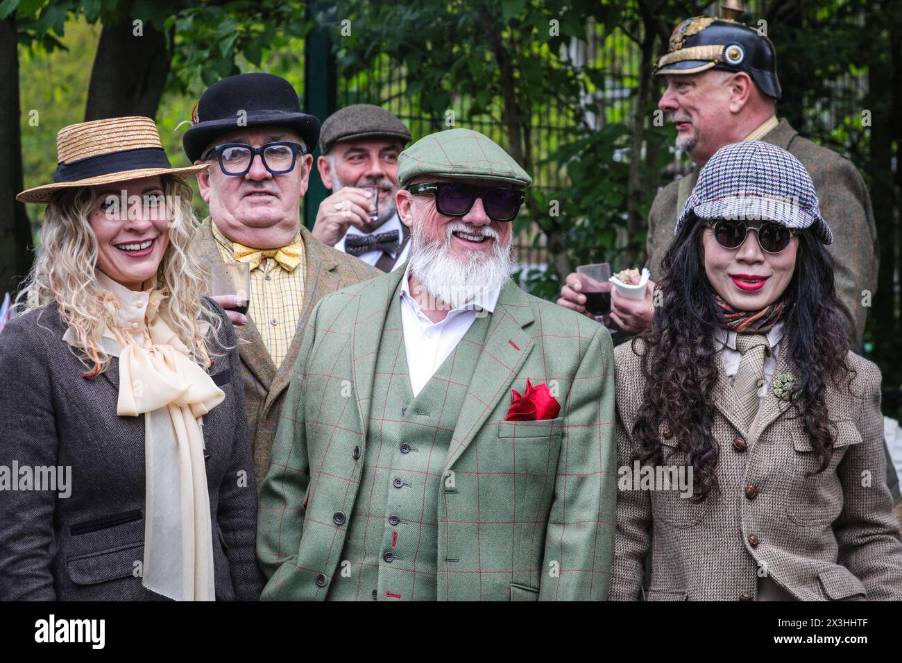 London, UK, 27th April 2024. Participants at the early morning start ...
