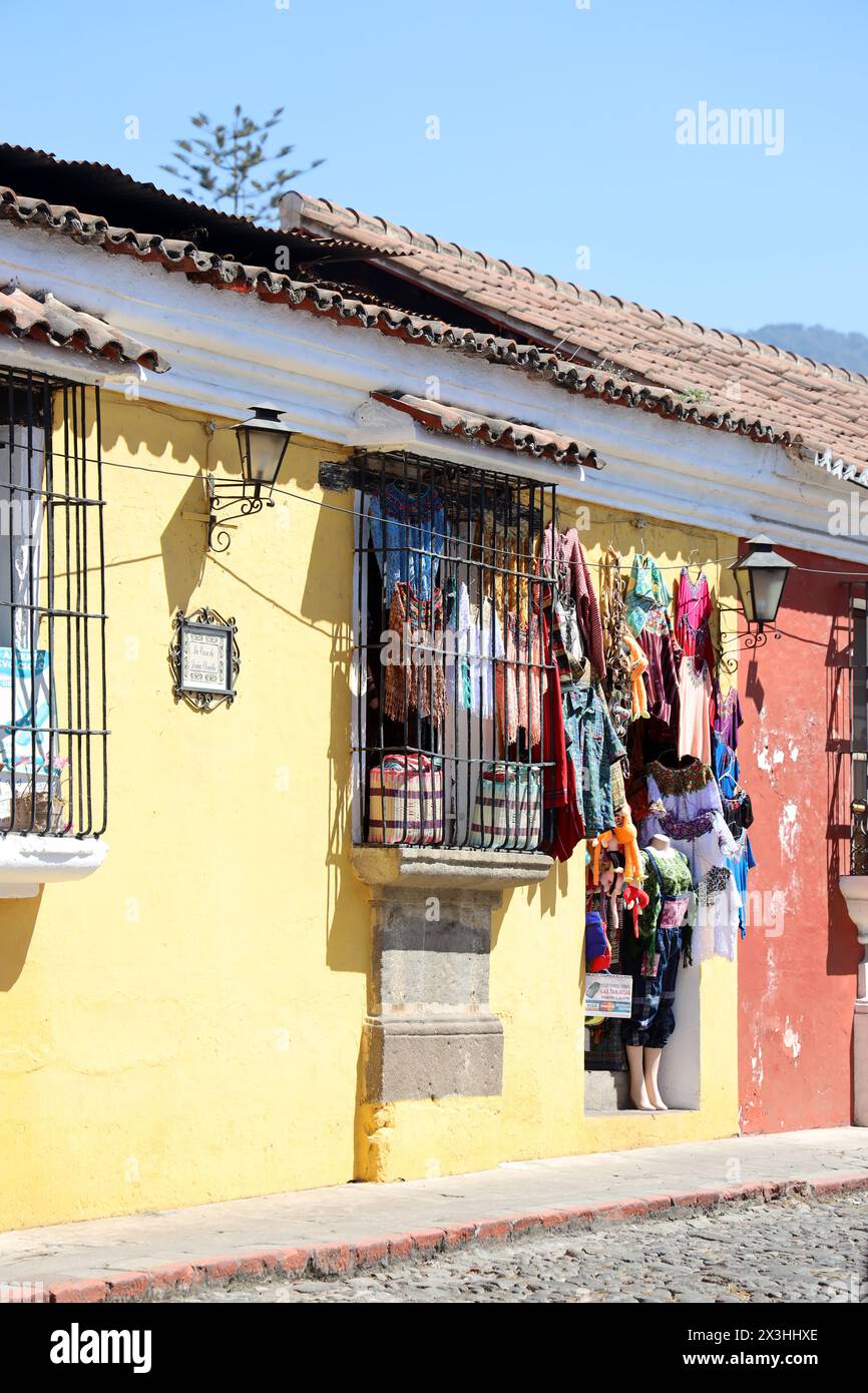 Ropa guatemalteca hi-res stock photography and images - Alamy