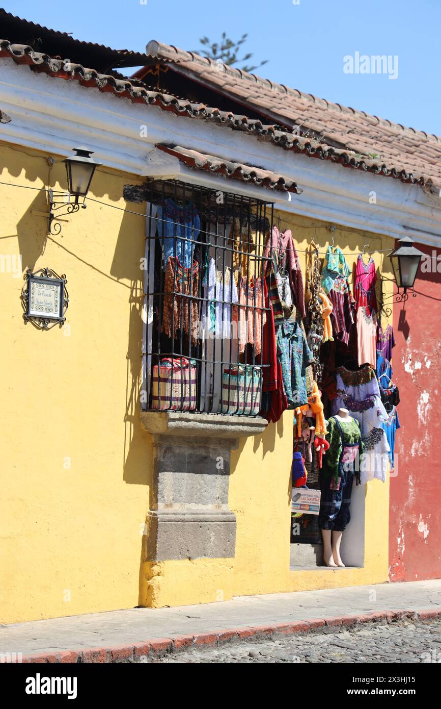 Ropa guatemalteca hi-res stock photography and images - Alamy