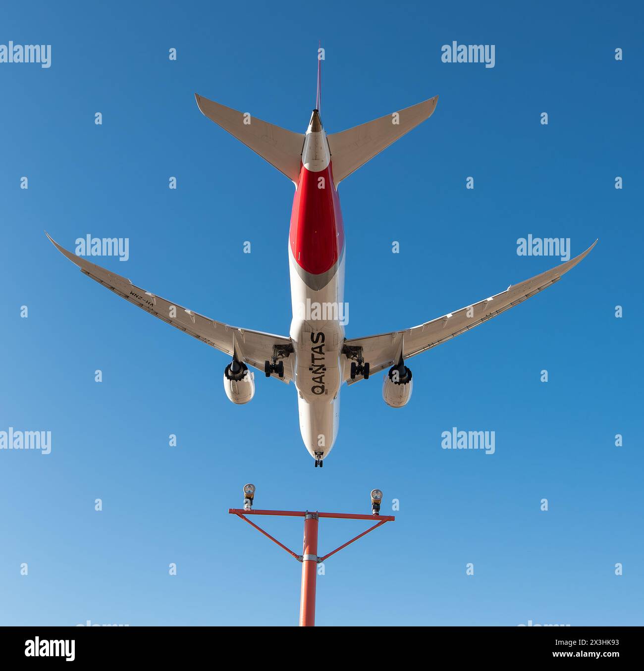 Qantas Boeing 787 on approach to Perth Airport, Western Australia Stock ...