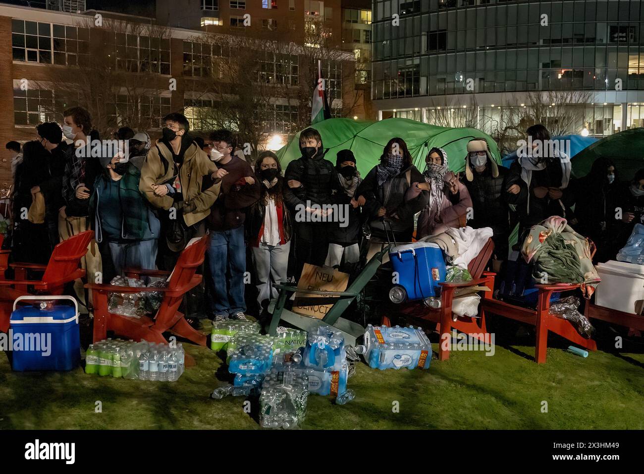 Encampment protesters lock arms and practice for a potential police ...
