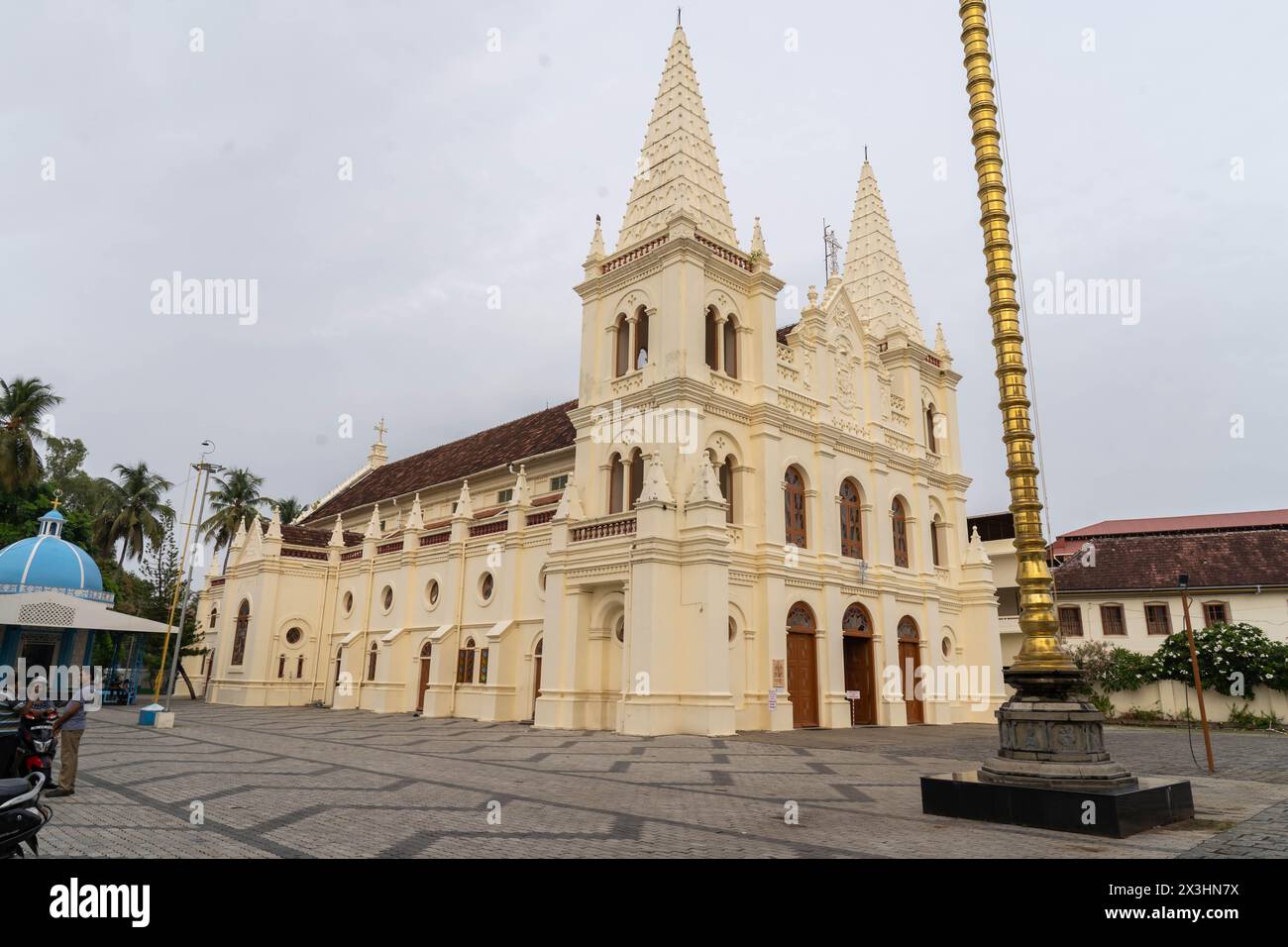 Santa Cruz Basilica, Built during the 1500s, Santa Cruz is one of the ...