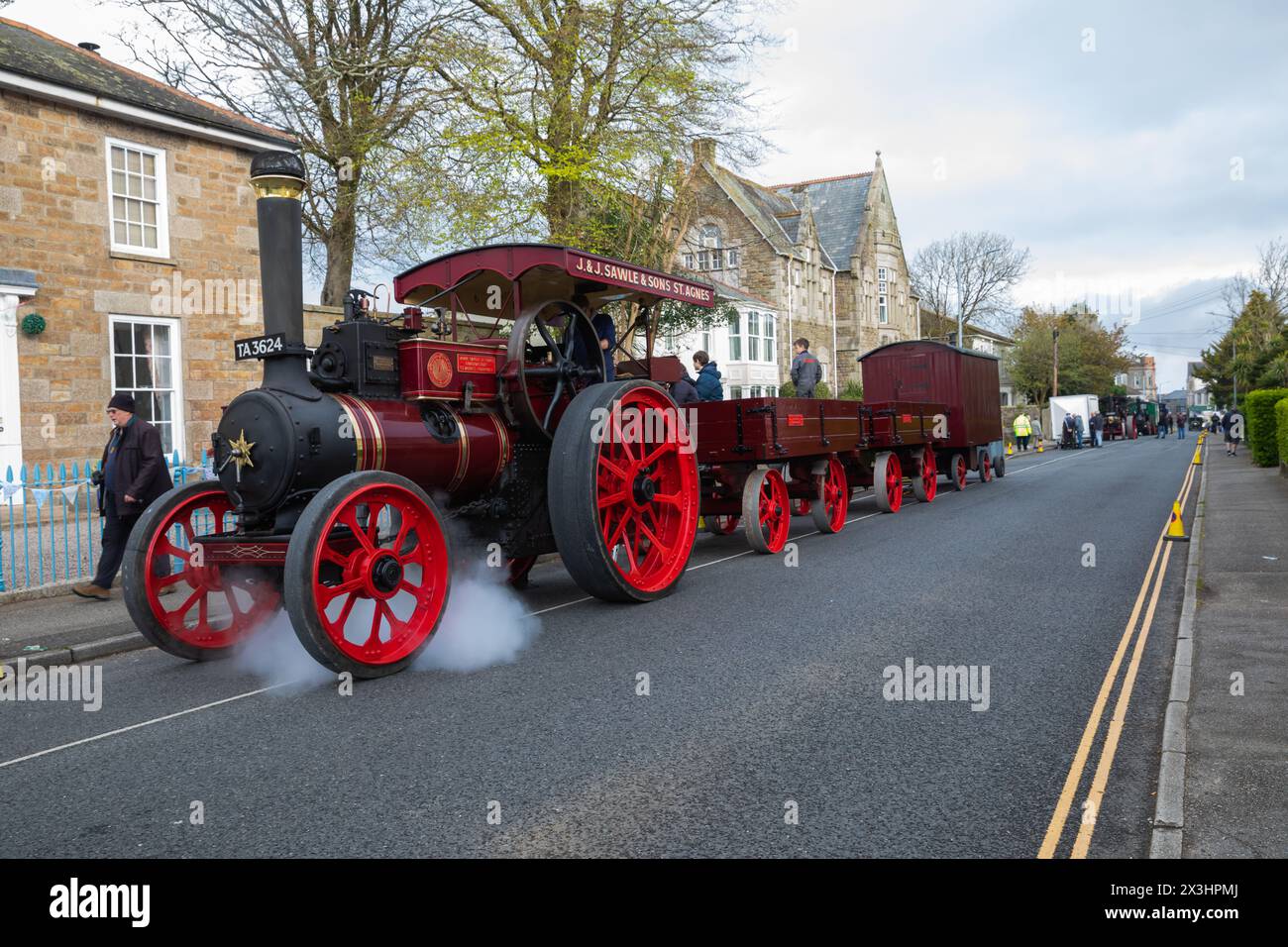 Vintage steam engine families hi-res stock photography and images - Alamy