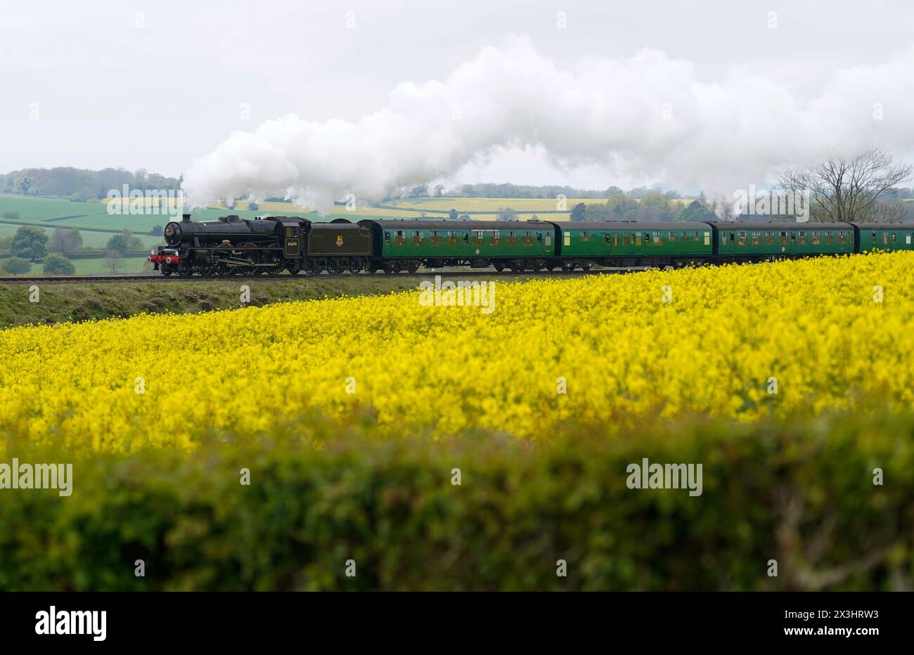 LMS Jubilee Class steam locomotive no.45690 'Leander', pulls carriages ...