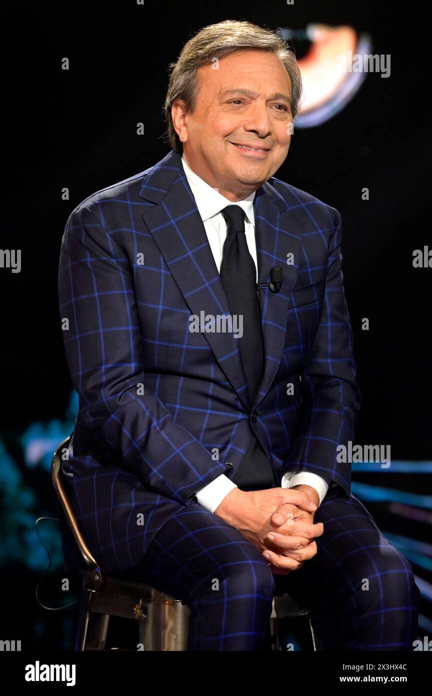 PIero Chiambretti in der Rai-Talkshow Belve in den Fabrizio Frizzi ...