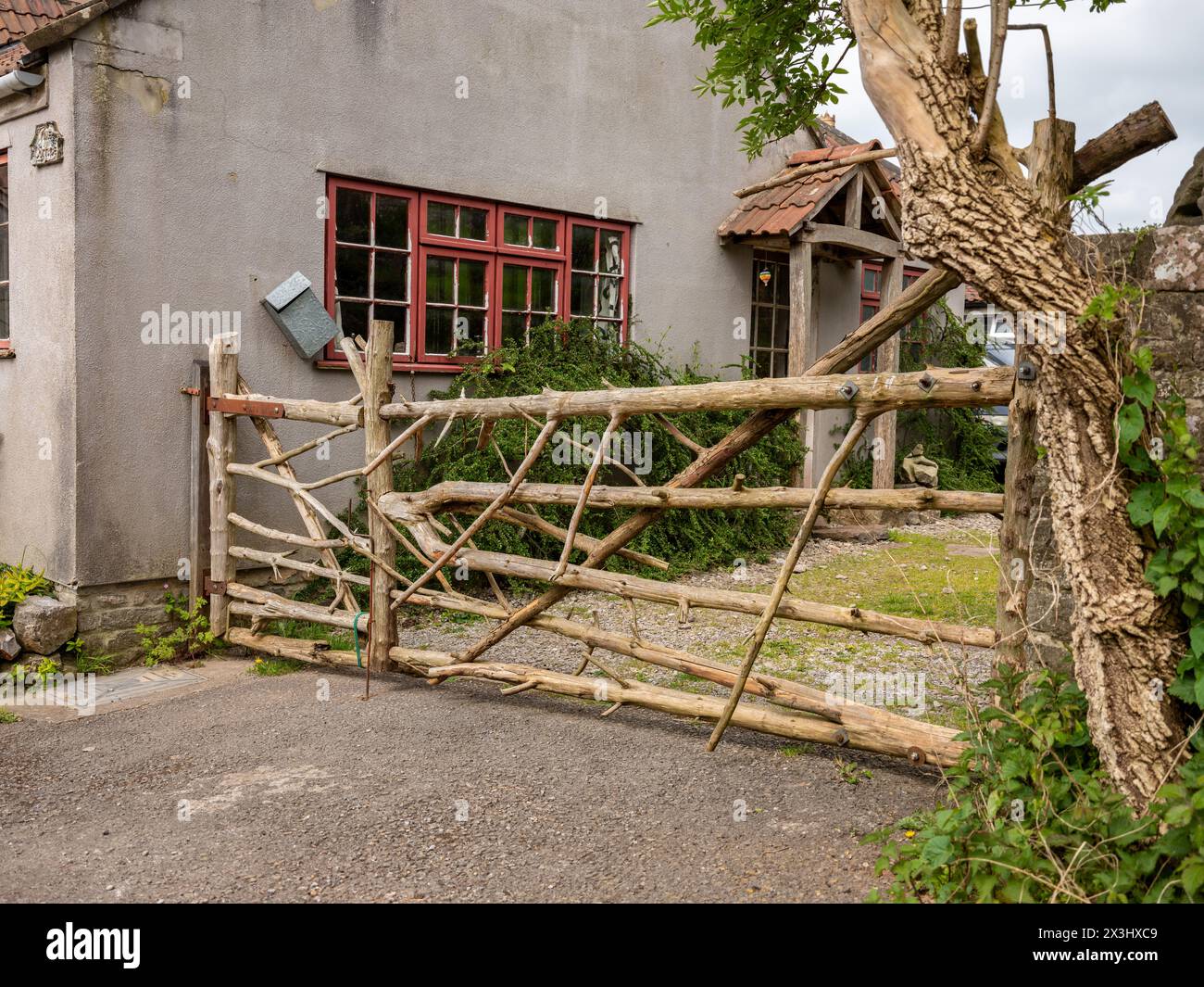 April 2023 - Interesting rustic cottage gate in Cheddar and the Gorge ...