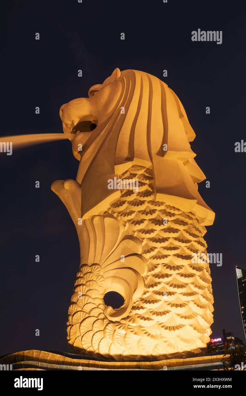 Asia, Singapore, Merlion Statue Illuminated at Night Stock Photo - Alamy