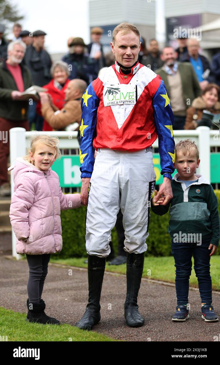 Jockey Tom Cannon poses with family after Helnwein won the bet365 ...