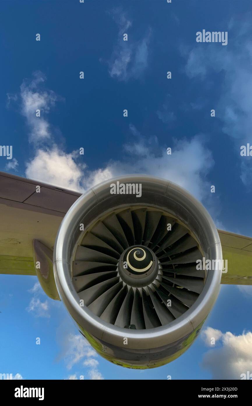 Turbofan jet engine hi-res stock photography and images - Alamy