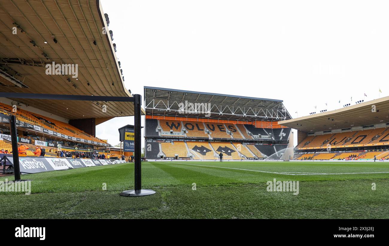 Wolverhampton, UK. 27th Apr, 2024. A general view of the ground during ...
