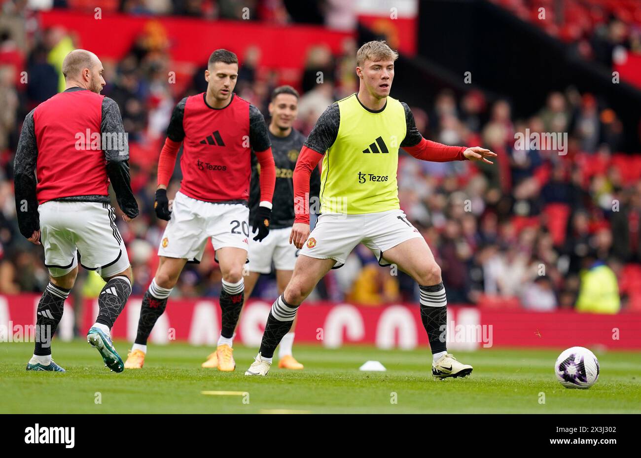 Manchester, England, 27th April 2024. Rasmus H¿jlund of Manchester United (R) warms up before ...
