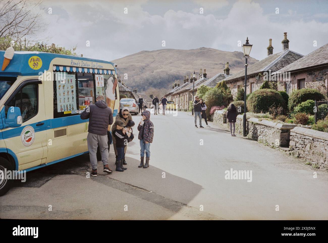 Scottish lake side street hi-res stock photography and images - Alamy