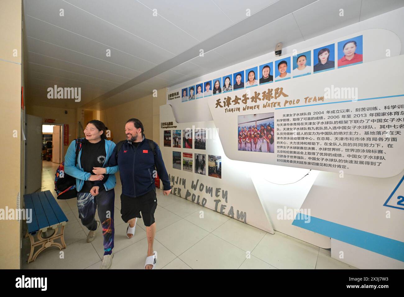 (240427) -- TIANJIN, April 27, 2024 (Xinhua) -- Theocharis Pavlidis (R ...