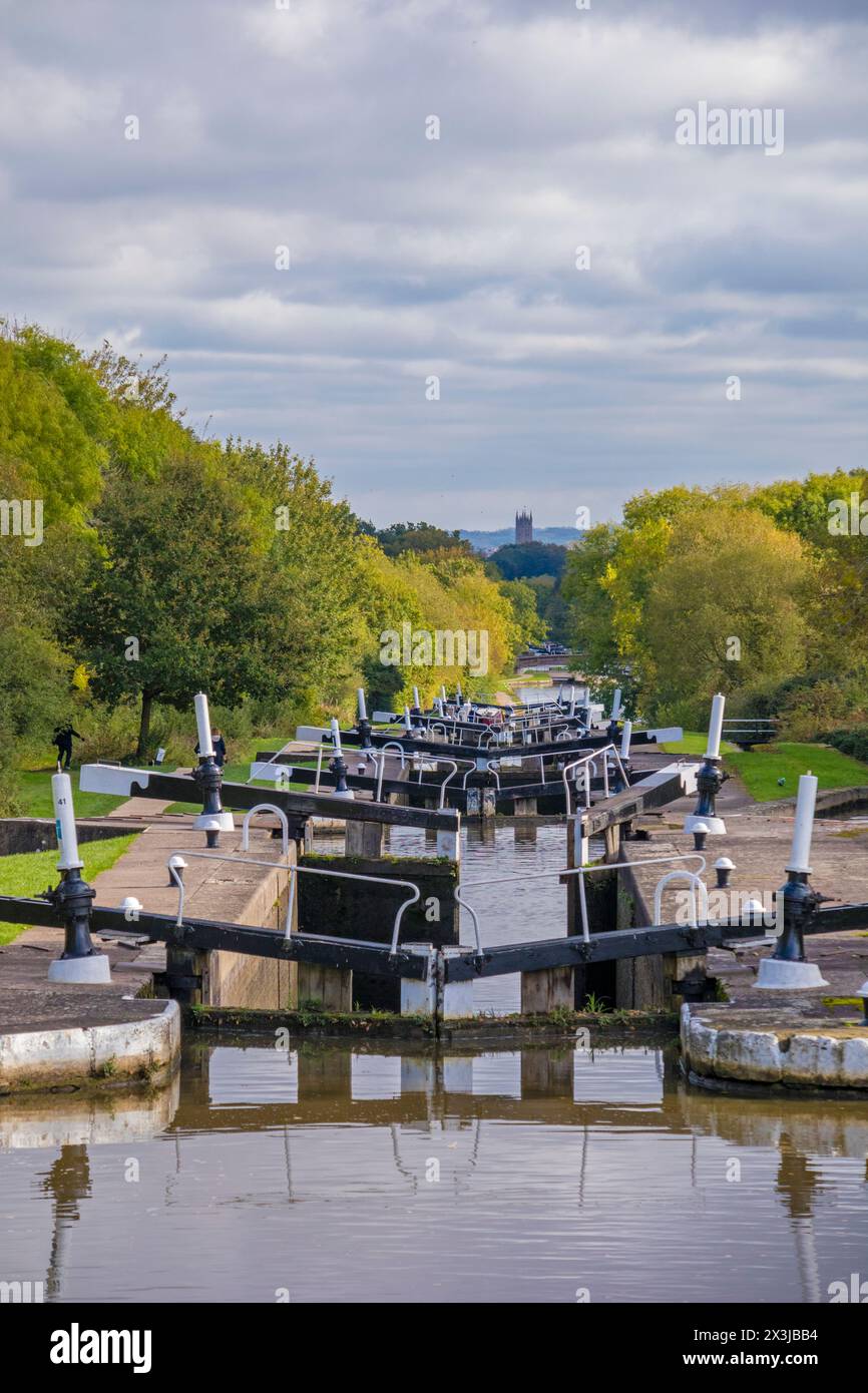 Hatton Locks on the Grand Union Canal looking towards Warwick, Hatton ...